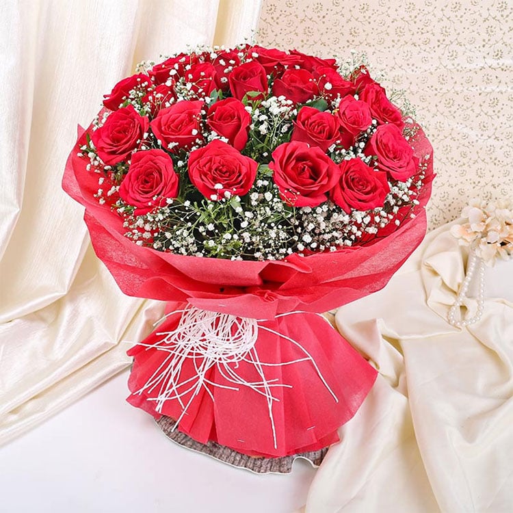 Buy and Send Bouquet of 20 Red Roses Online in India - OyeGifts